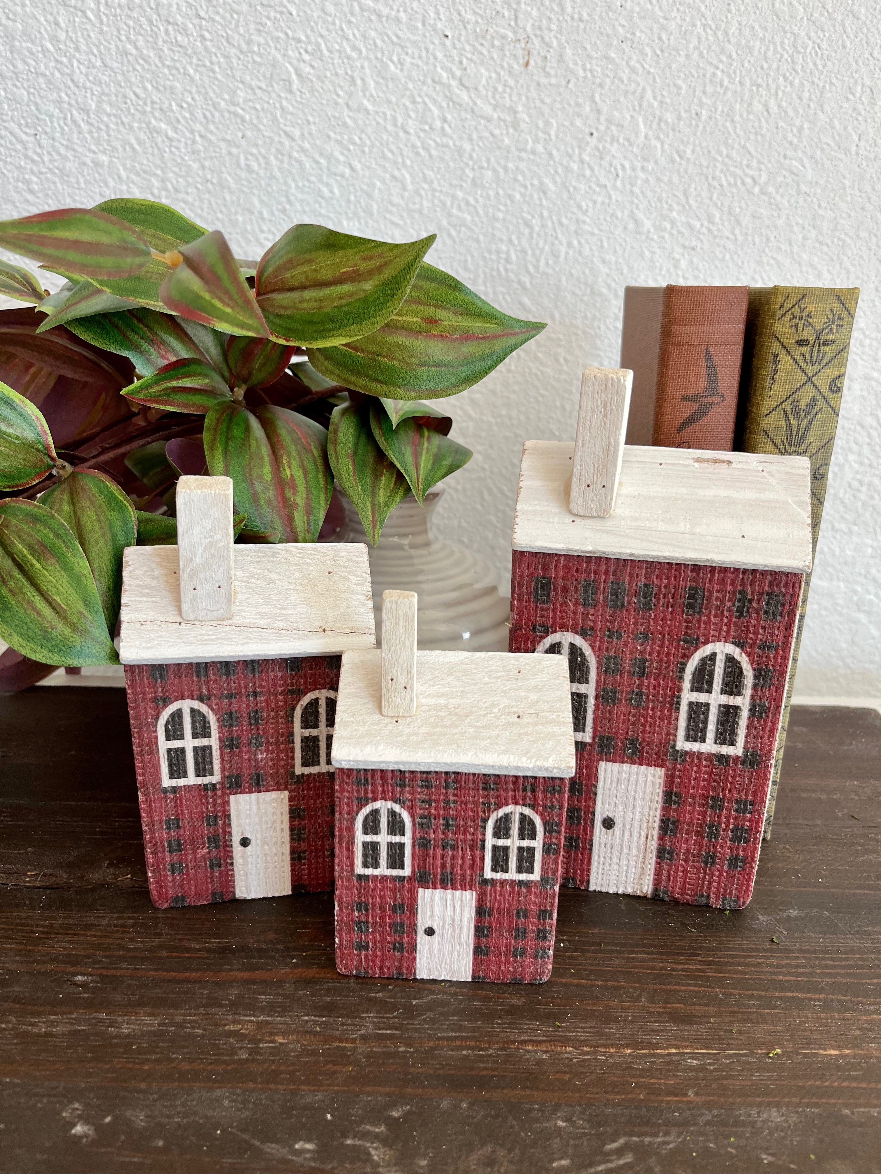 Red Plaid Wooden Houses – Terra Cottage